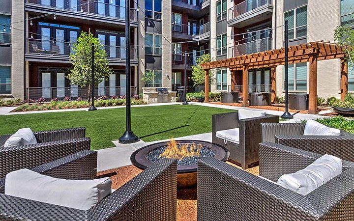 Chic & Spacious Apartments in Northeast Dallas, TX | Teak at the Branch